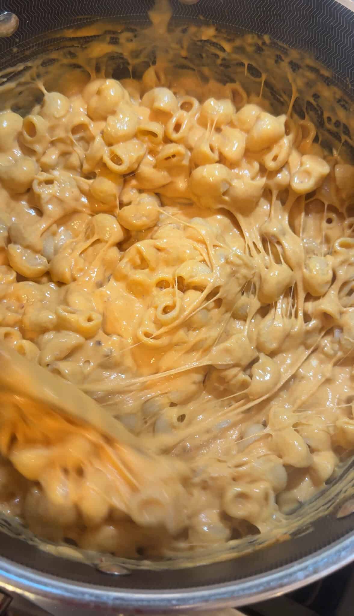 Vodka Sauce Mac & Cheese - Alessandra Ciuffo